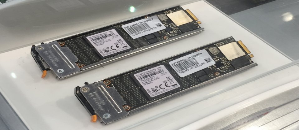 儲存月報第22期：新世代伺服器SSD規格大對決：Intel EDSFF vs. 三星NF1 | iThome